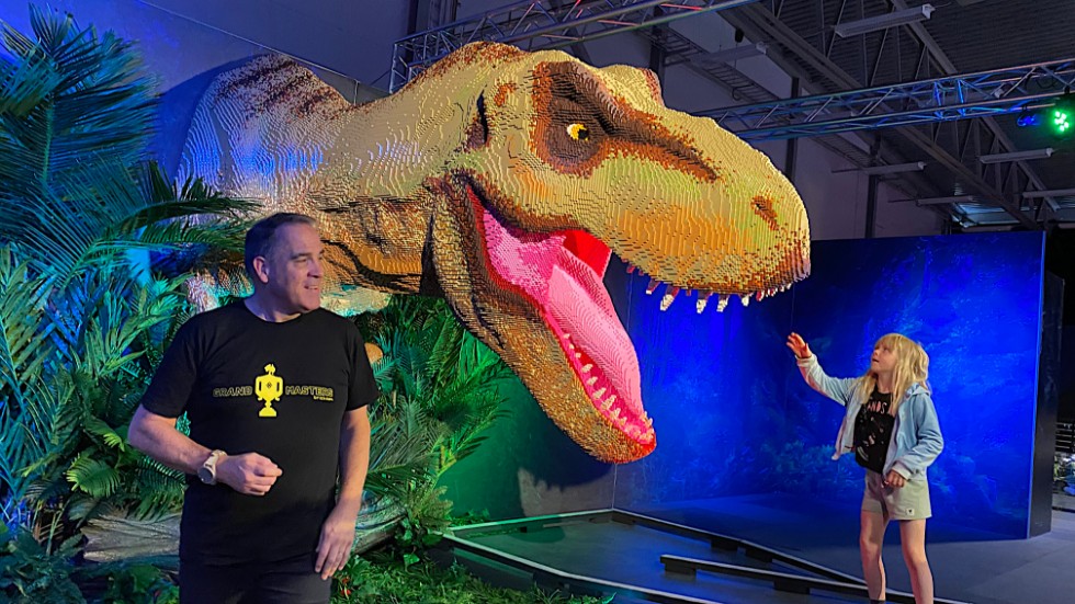 Jurassic World i lego – nu öppnar jätteutställningen