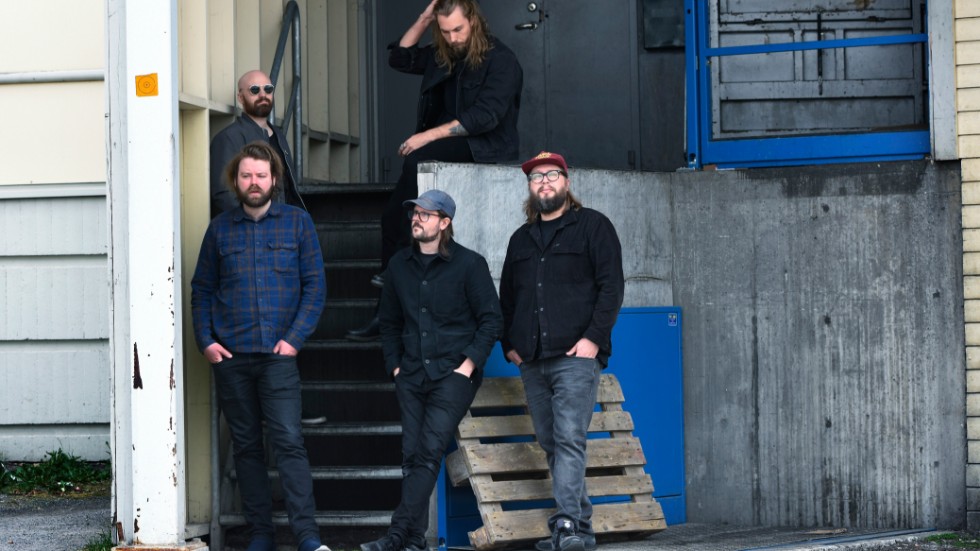 Varning för Huggorm: "Coola människor gillar oss" • Omtalade bandet gör ...