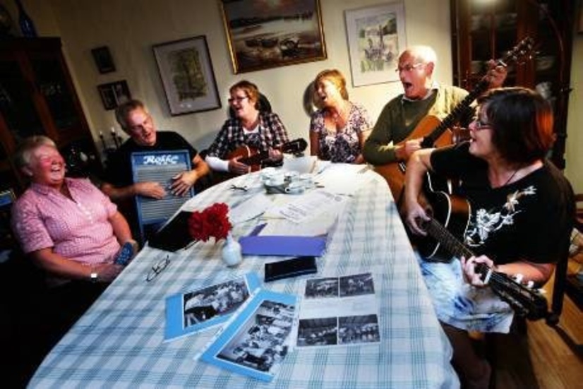 Knallhattarna återförenas