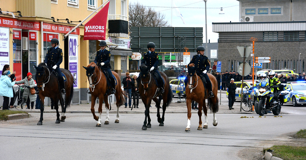 Många poliser på plats under Mats Löfvings begravning