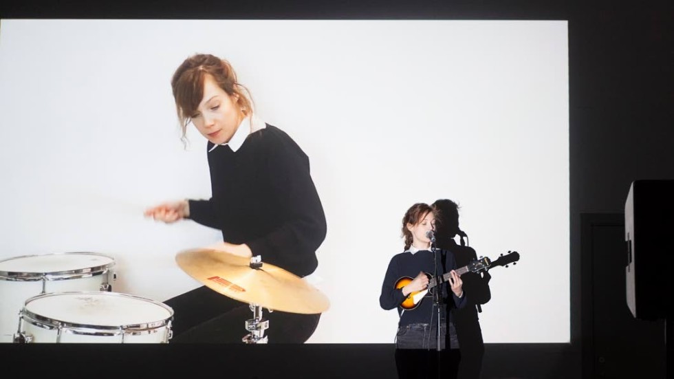 "Som att betrakta en Youtubeinspelning i hemmet"