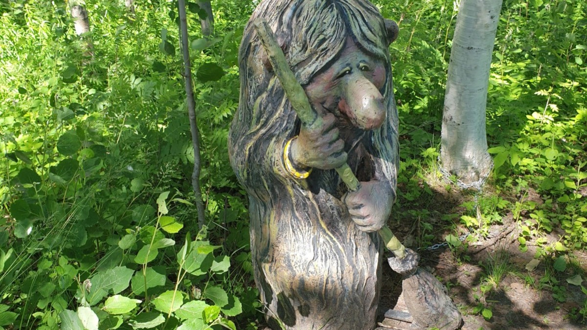 Läsarbild: Troll som städar i skogen