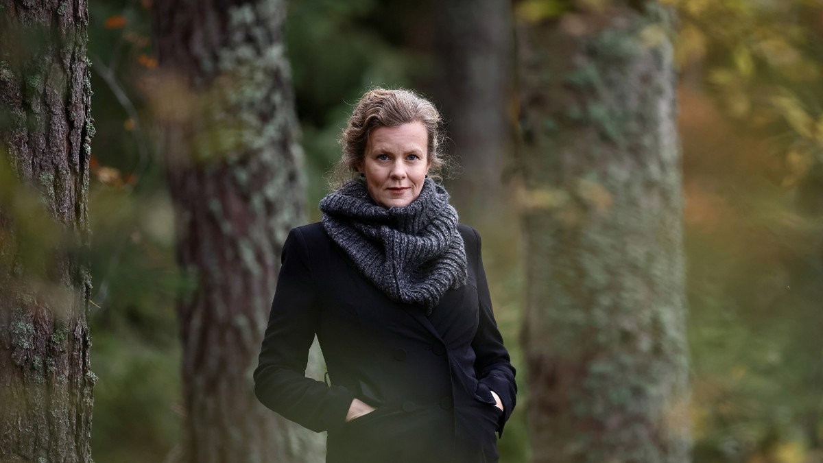 Hellbrand tillbaka med ny deckare i landsbygdsmiljö