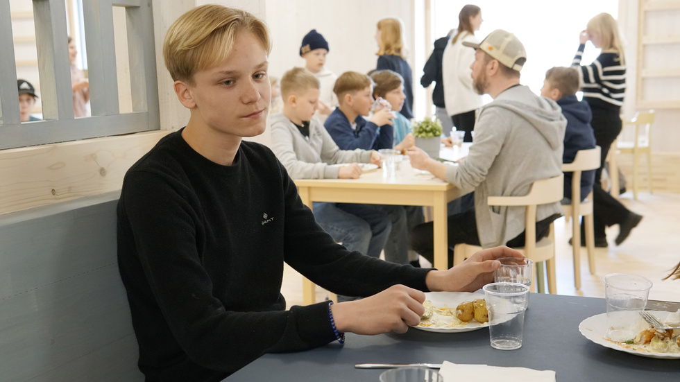 BILDEXTRA: Här invigs nya matsalen