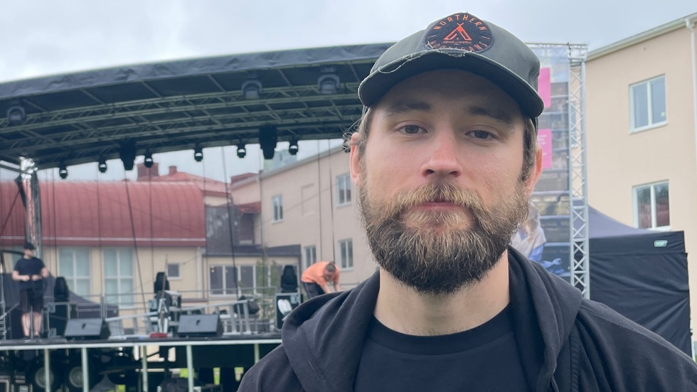 Regn, regn och åter regn – men trogen publik trotsade vädret