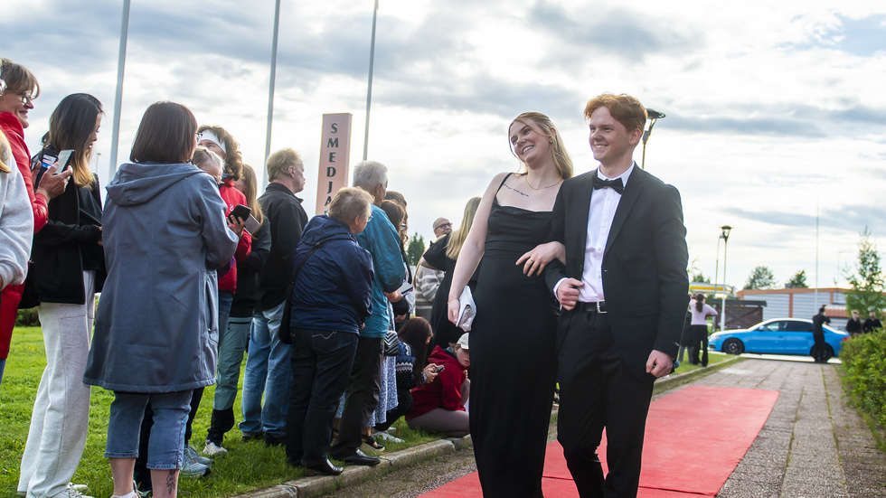 Bildextra: studenter på bal i Pajala