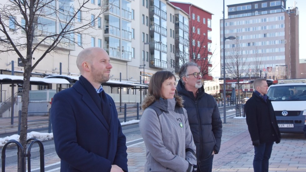 Hissade Ukrainas flagga i solidaritet med befolkningen