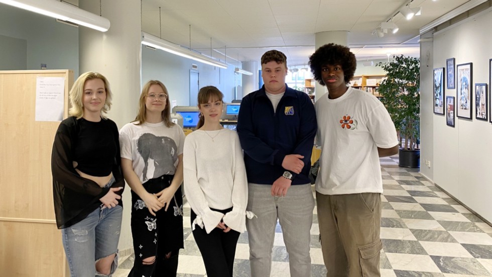 Esteterna ställer ut: "Känns bra att se det på väggen"