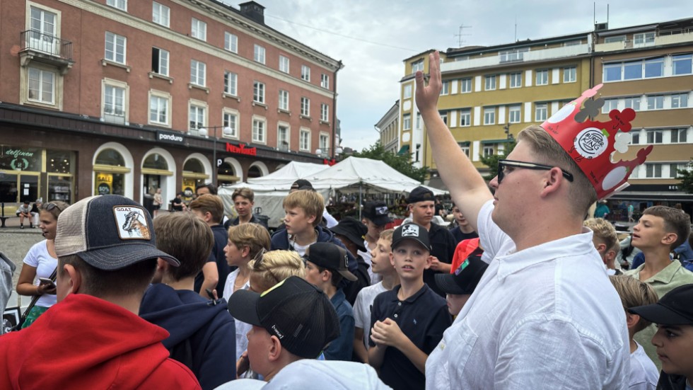 Hysteri när Tiktok-jätten sålde skor på torget