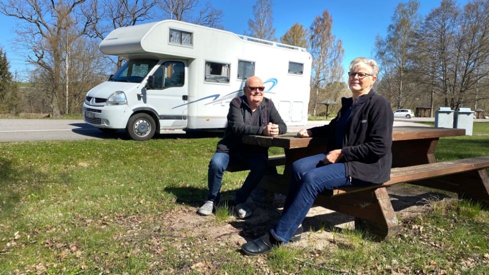 Man ska ha husbil – och övernatta några meter från E4