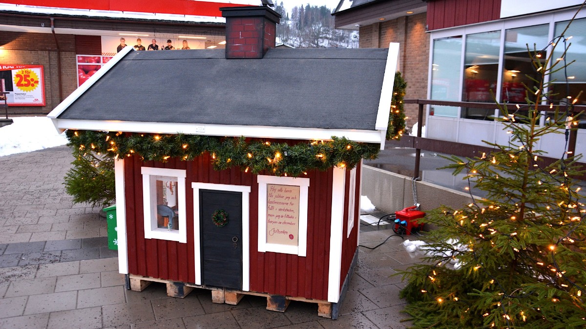 Populär stuga på plats igen men tomten saknas just nu: "Han har mycket ...