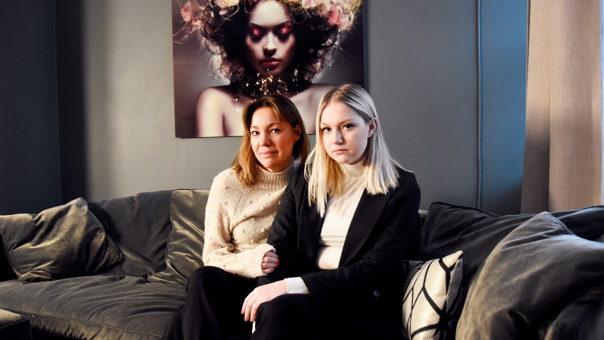 Stine, 22, fick inte vård – opererade sig i Rumänien