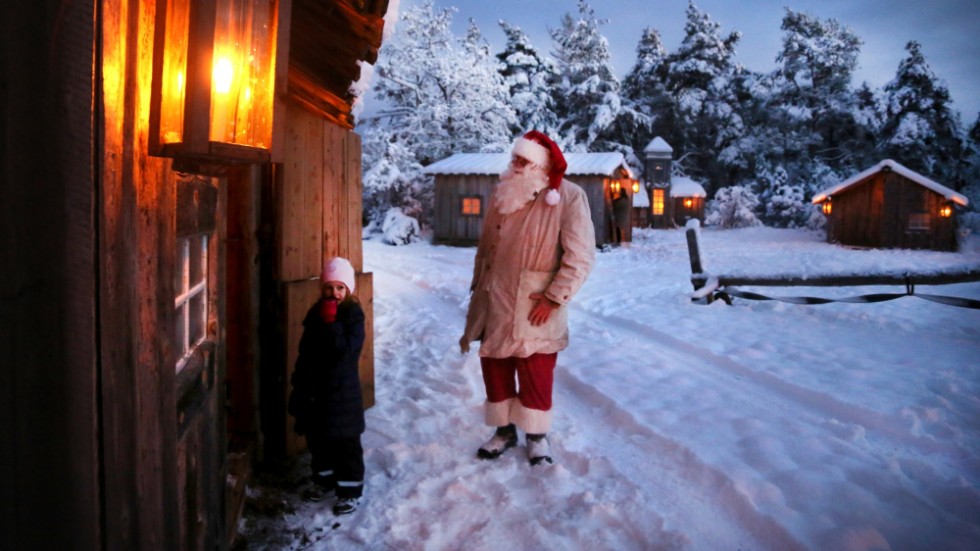 Han tvingades lämna Kolmården – nu har han öppnat sin tomteby • "Tänk ...