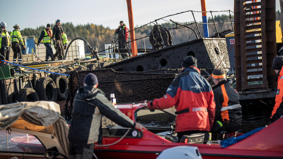 Munksund 5 bärgad från Inre fjärden – spår av tjockolja i vraket