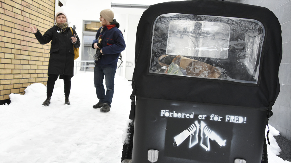 Protesterar mot militär upprustning: "Det är superfarligt"