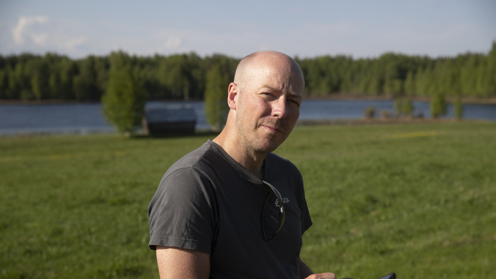 Se myggens attack mot Magnus • "Något så våldsamt med mygg"