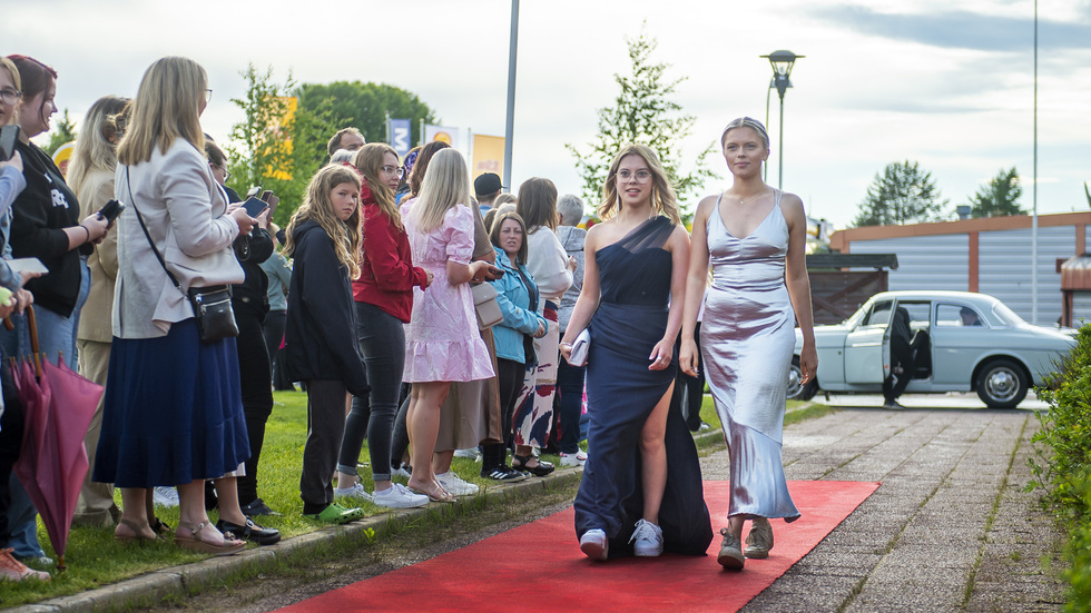 Bildextra: studenter på bal i Pajala