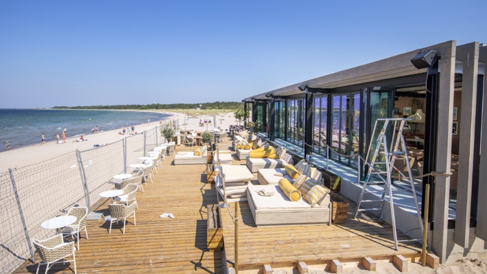 BILDEXTRA: Nu öppnar omdebatterade restaurangen på stranden