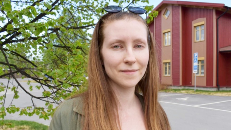 Nu polisanmäler hon cheferna för tjänstefel