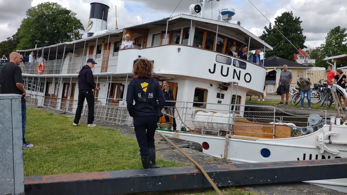 Kanalbåten i ny incident – på sned vid Bergs slussar