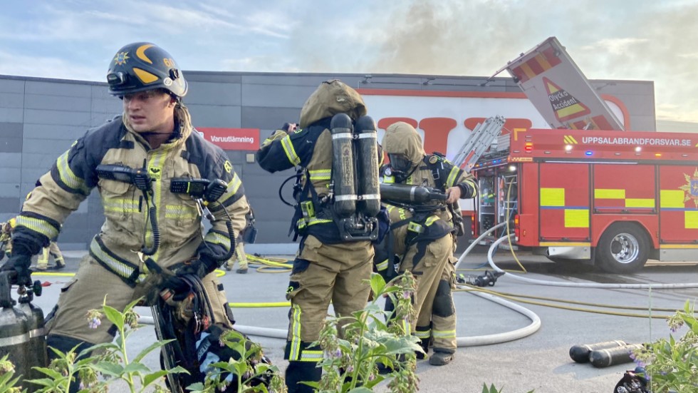 17 timmar senare – sista brandbilarna lämnar Boländerna