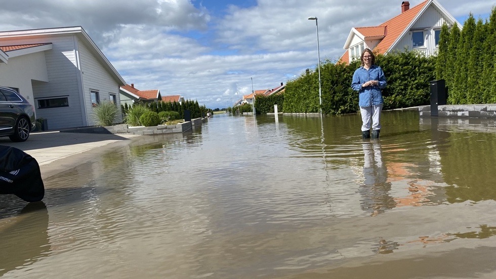 BILDEN: Här står hela kvarteret under vatten efter extremvädret