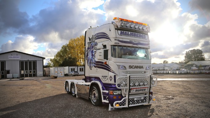 TV+TEXT: Eddie, 15, kör lastbil – ombyggd till A-traktor ...