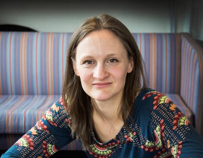 Årets julkalender handlar om att flytta dit marken skakar ...