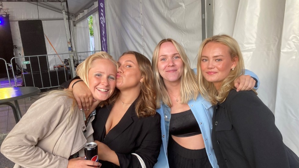 Stora festivalvimlet fredag kväll • Känner du igen någon i öltälten?
