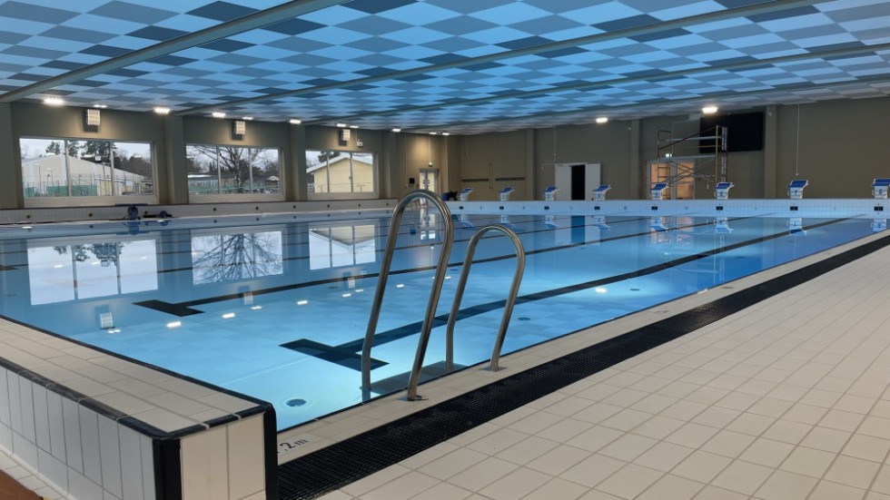 Blåser nytt liv i simhallsfrågan – med gammalt förslag