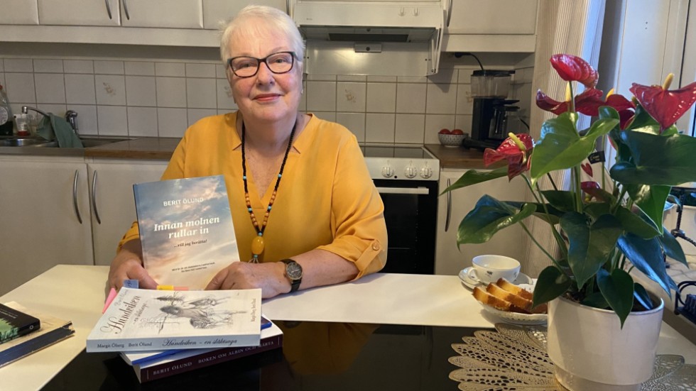 Nu ger hon ut sin tionde bok: "Jag vill berätta innan molnen rullar in"