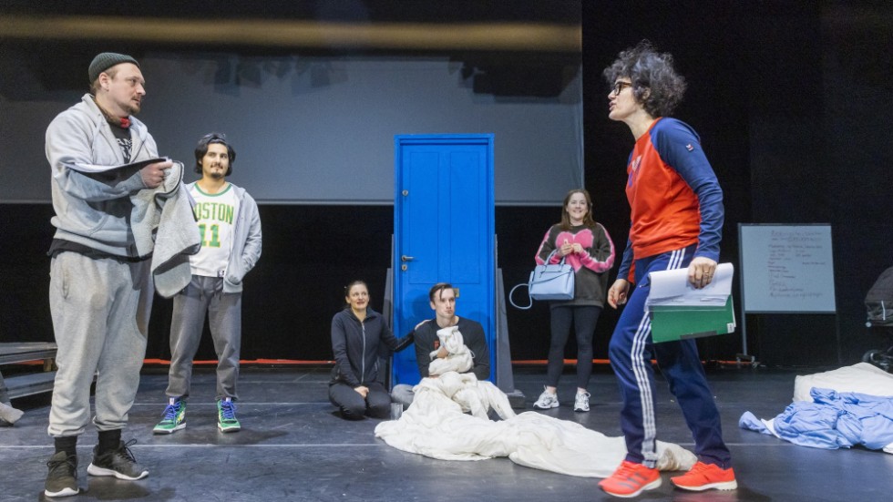 Marsvin och kentaur får plats på scen i svart komedi