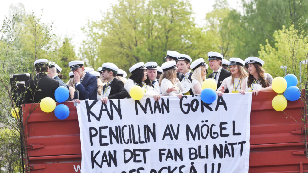 Flak, fest och utspring – allt du behöver veta om studentdagen