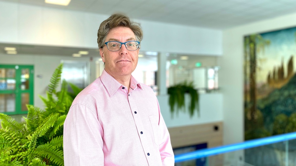 Flera studenter avstängda – så använder professorn själv AI