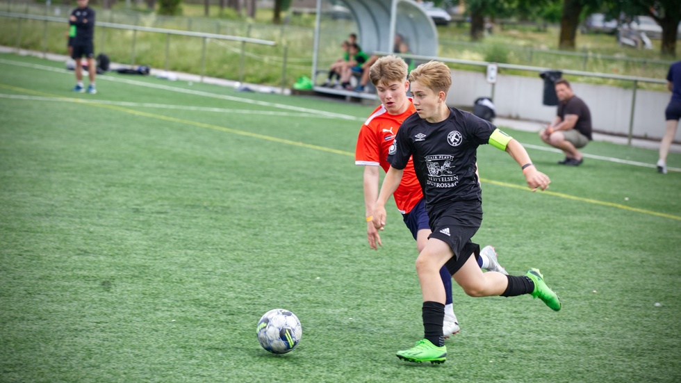 BILDEXTRA: Fotbollssugna barn från hela landet intog Visby