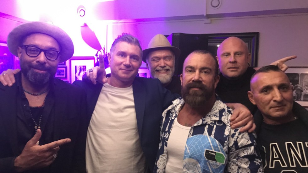 Jan Emanuel löste VIP-listan – kändisarna kom i limousine till ...