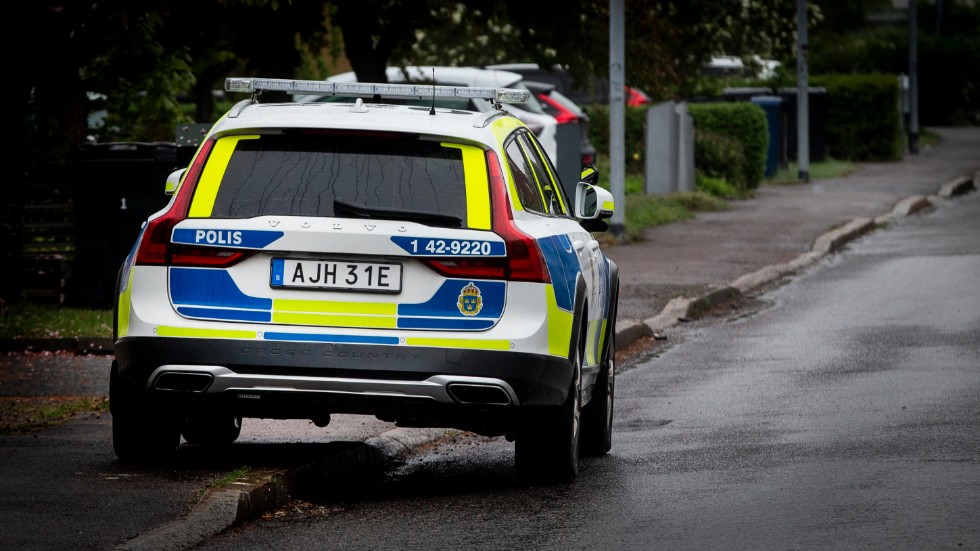 Polisen stoppade bil – 70-åriga kvinnan bakom ratten saknade körkort