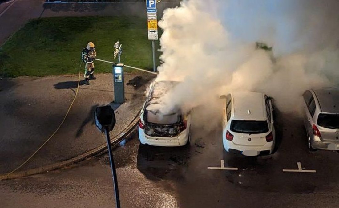 Bil förstörd i brand i natt – inget brott misstänks