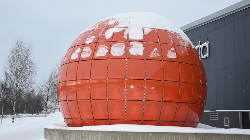 Vad symboliserar Globen i Kalix? Bandy Löjrom Midnattsol