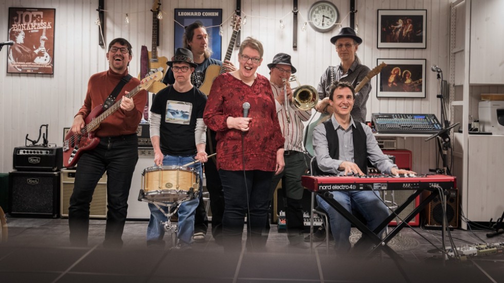 Spelglädje och stolthet när Baby Chickens genrepar • Siktet inställt på ...