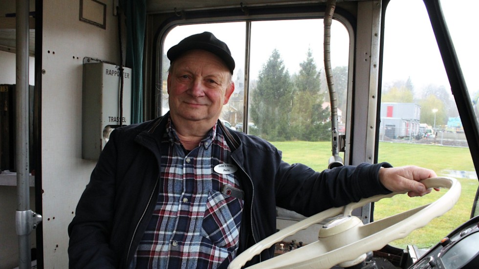 Titta in i den historiska bussen: "Hela Bilprovningen tittade på den ...