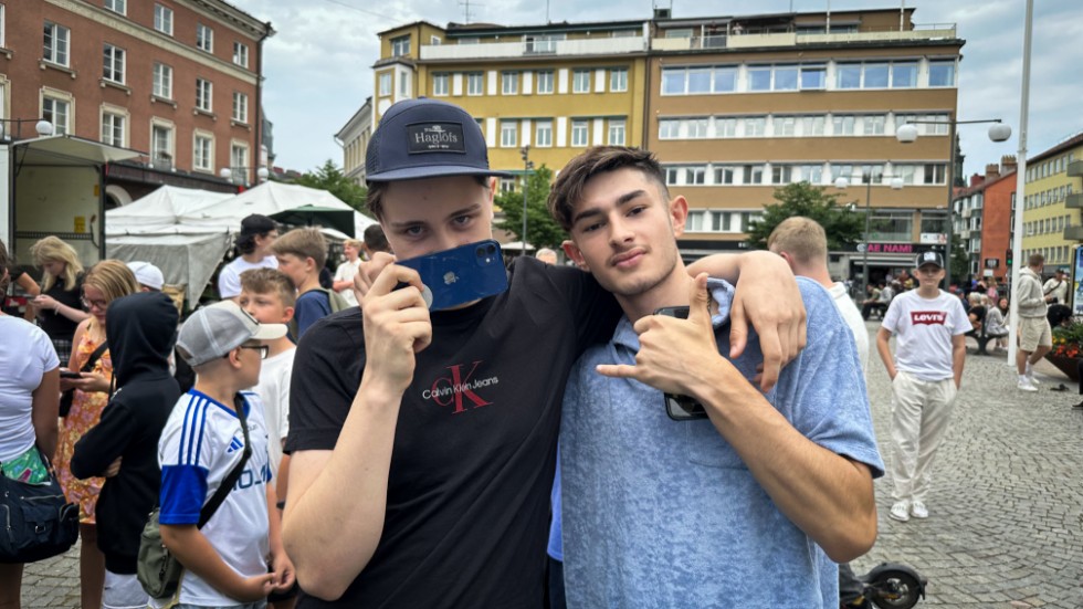Hysteri när Tiktok-jätten sålde skor på torget