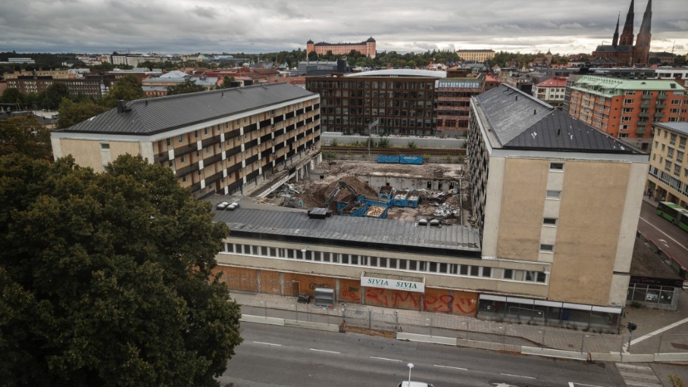 Sivia torg: Nu knackas betongkvarteret ned i småbitar