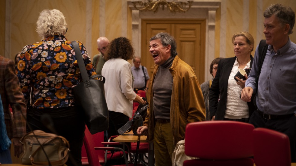 Bilden som vittnar om framsteg – Linköpingspartierna förhandlar för ...