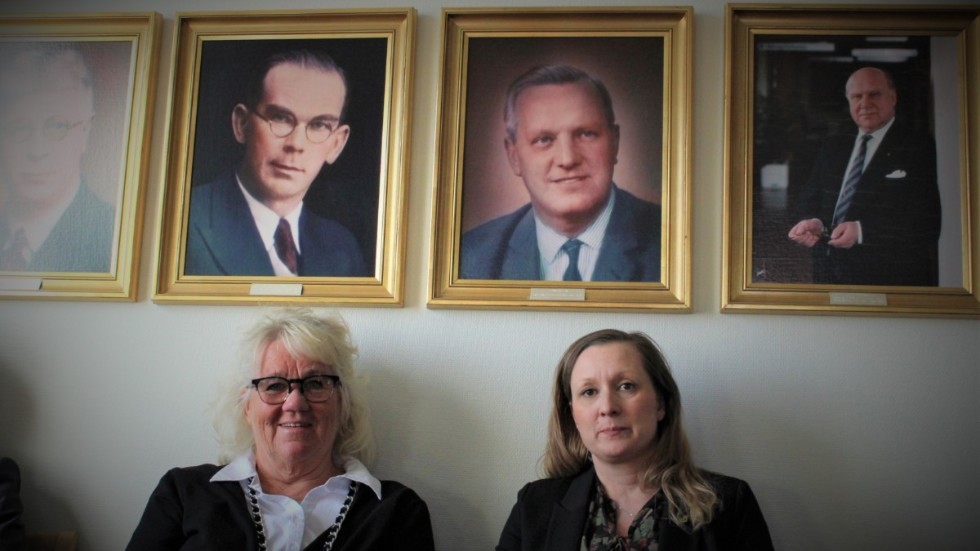 Männen dominerar i lokalpolitiken – få kvinnor går upp i talarstolen ...