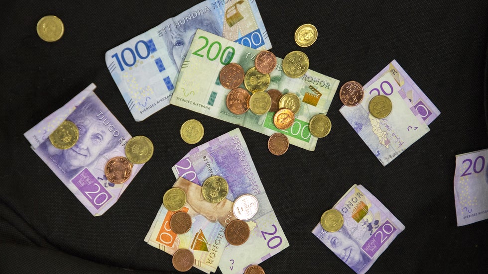 DEBATT: Sedlar och mynt har högt värde • "Kontanter är en del av ...