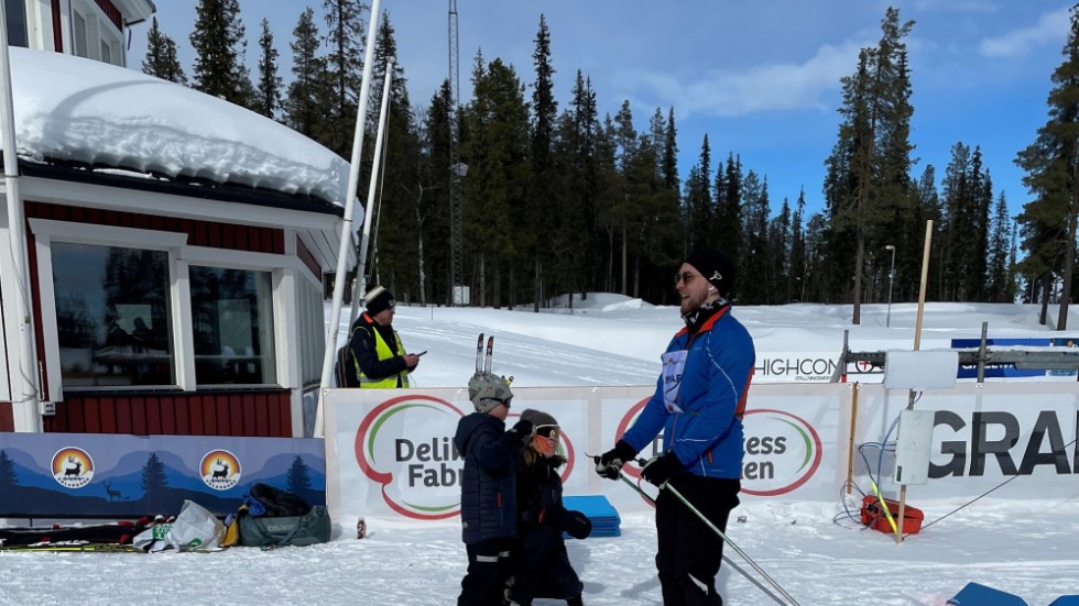 Skidnovis på glid i tre mil