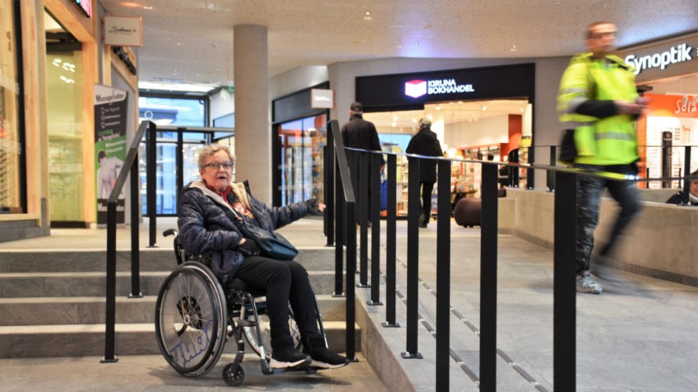 MS-sjuka Anneli kan inte själv åka in i gallerian – det tar stopp direkt innan för dörren: "Jag ...