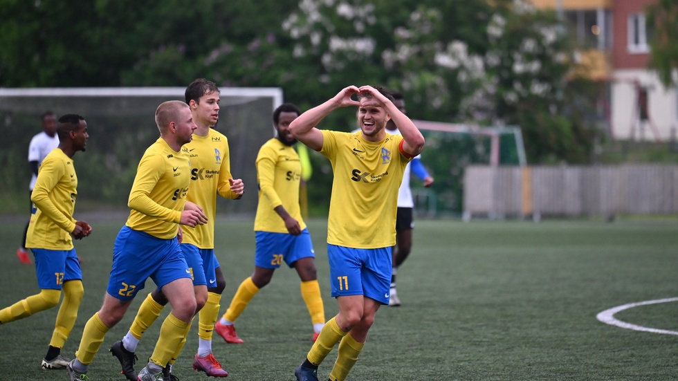 BILDEXTRA: Vild glädje och närkamper – se bilder från derbyt