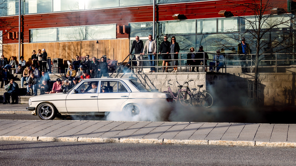 Bildextra: Vrålåk, epadunk och solsken – bilarna intog Luleå